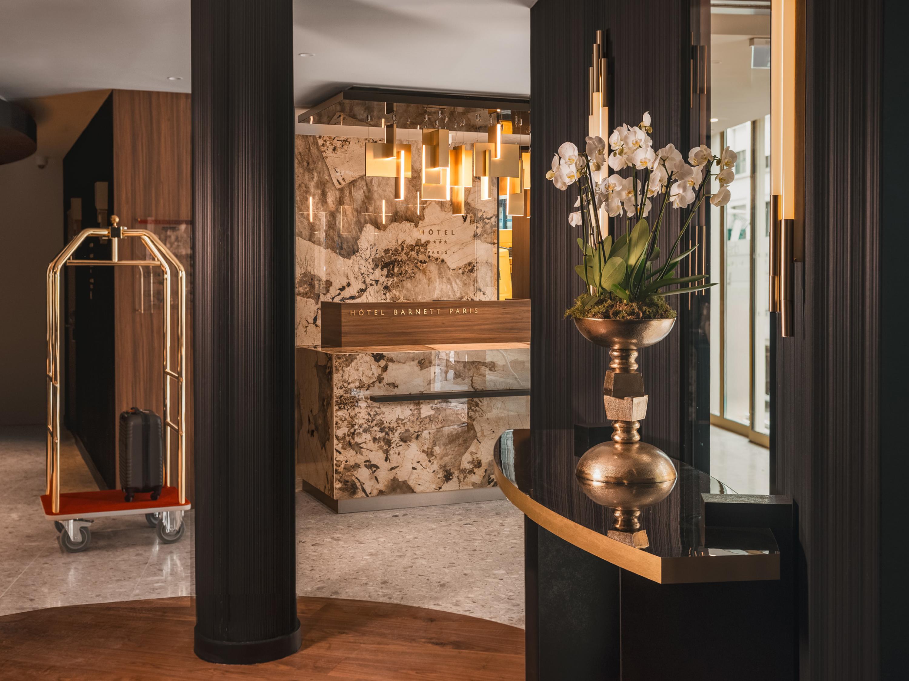 Le nord de Paris au retour des beaux jours - Hôtel Barnett